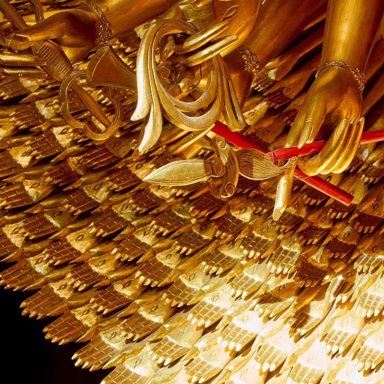 Ten-Thousand-Hand-Ten-Thousand-Eyes Avalokitesvara Bodhisattva ...
